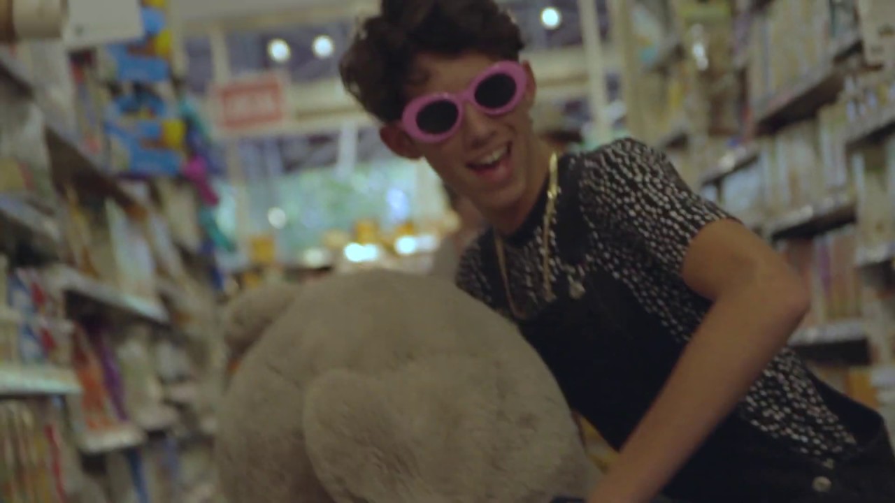 BITCH. (Young Sneezy X Yaux) Official Music video - YouTube