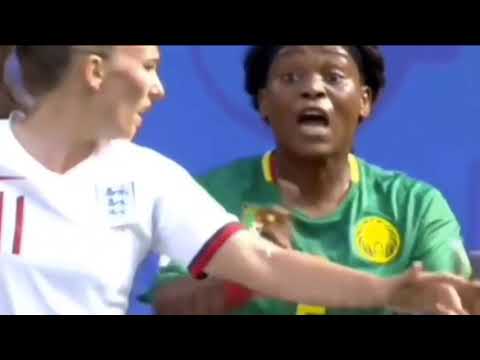 Kadınların neden futbol oynamaması gerektiğini kanıtlayan görüntüler