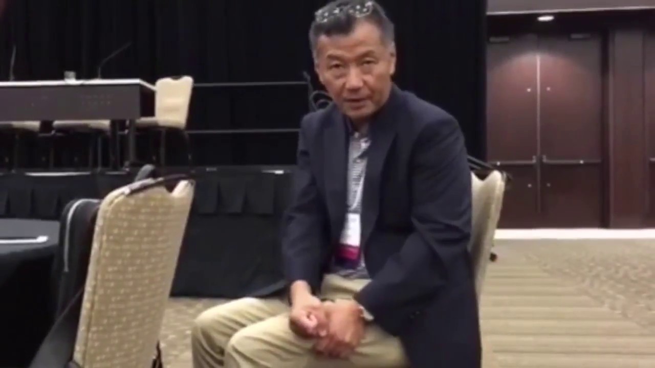 Allergist's Epinephrine Auto-Injector Technique - YouTube