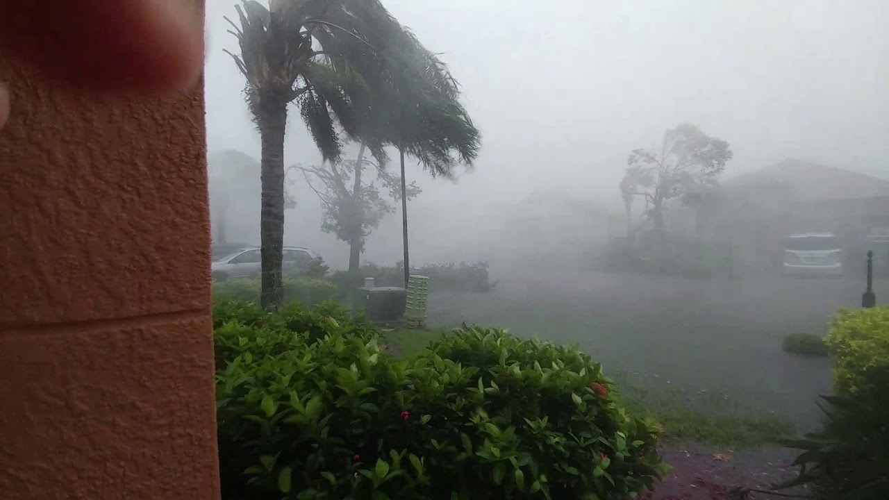 Eye wall irma - YouTube