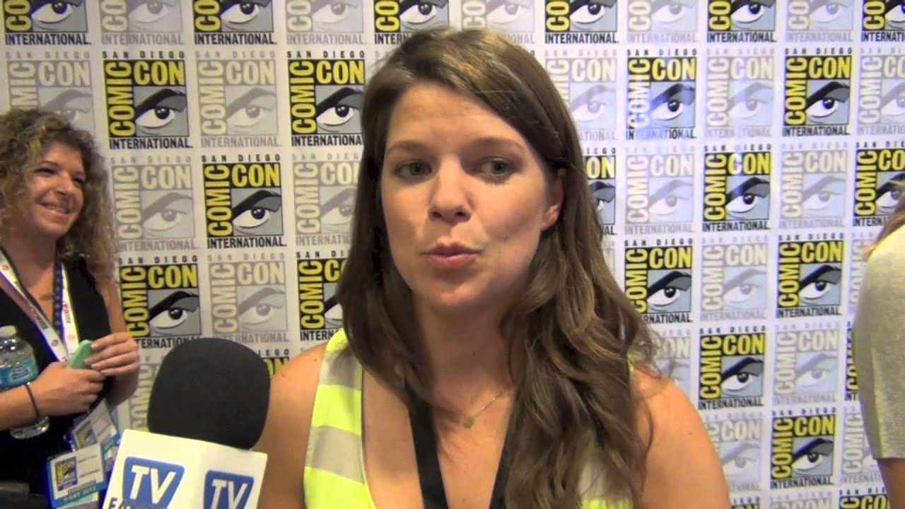 Caroline Dries Talks The Vampire Diaries Season 5 - YouTube