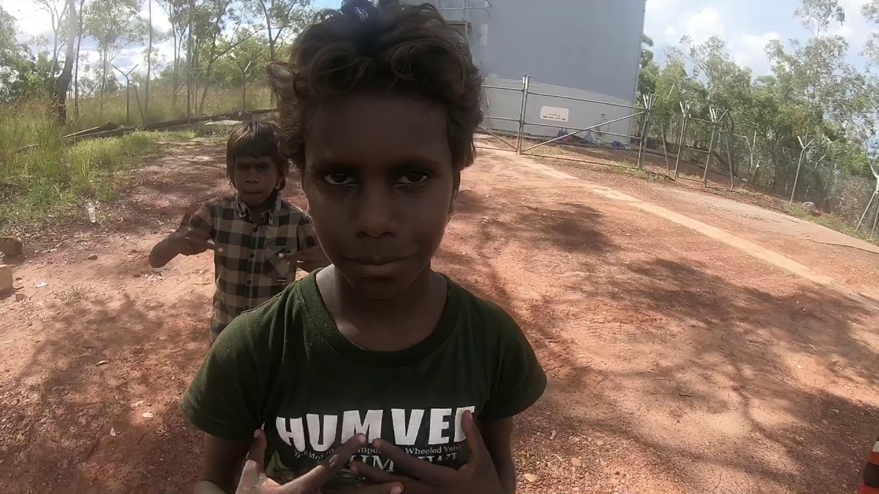 孩舞 Borroloola - YouTube