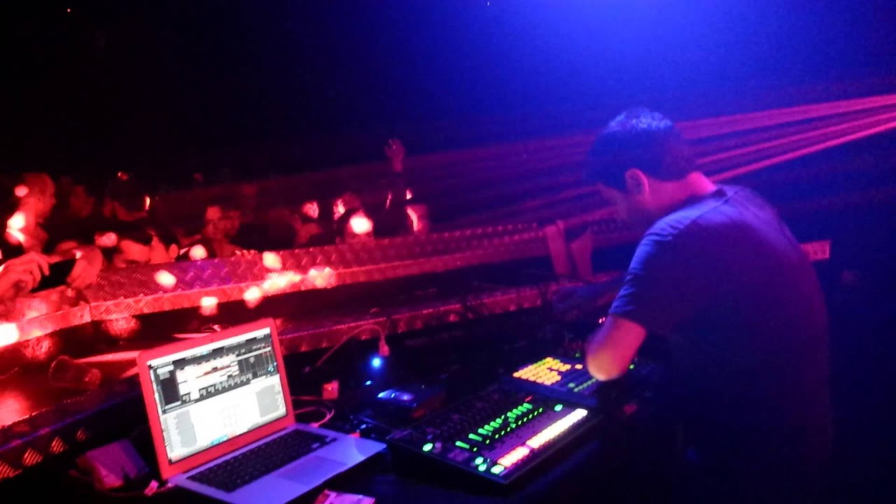 GUI BORATTO live @ Forty Five - YouTube