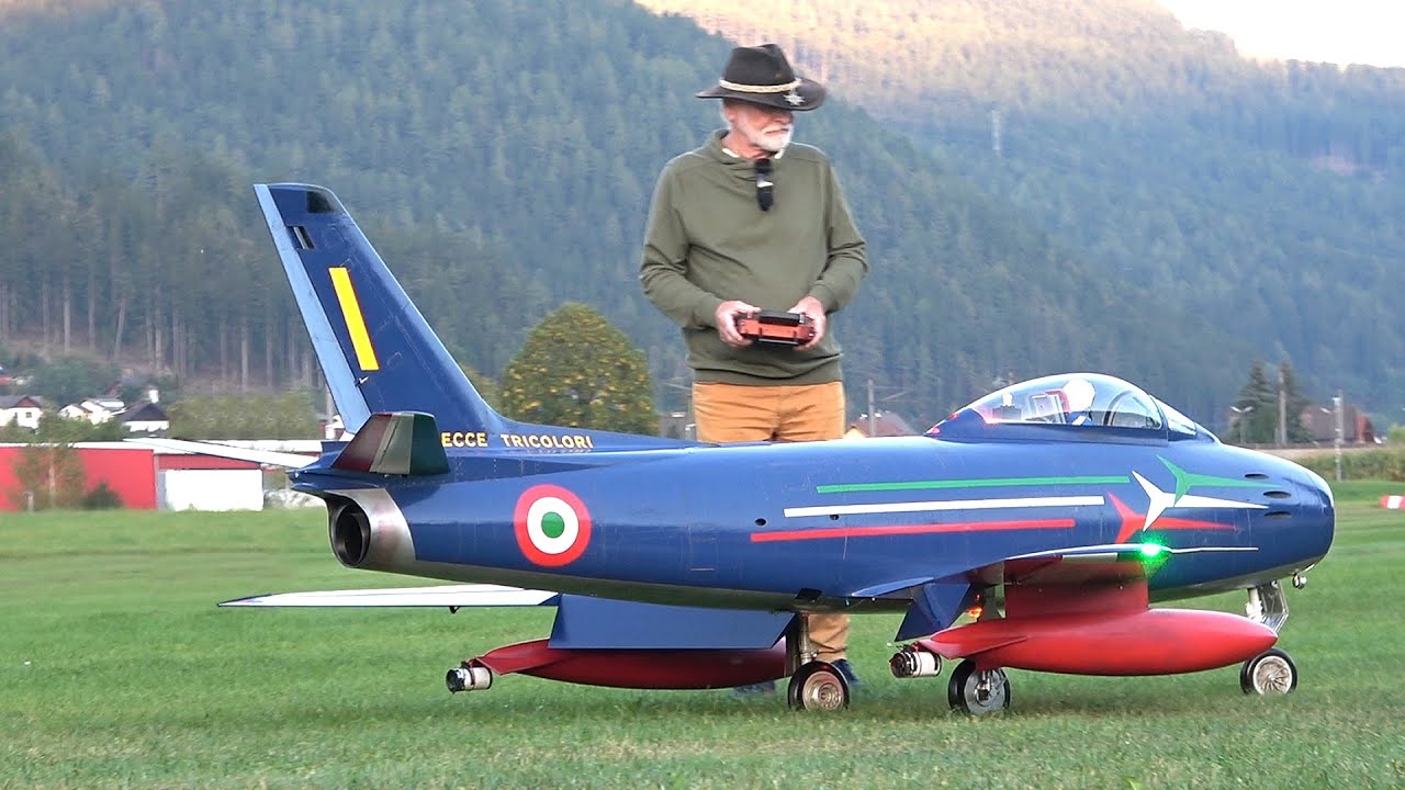RC F-86 Sabre Frecce Tricolori Scale 1/3.7 - YouTube