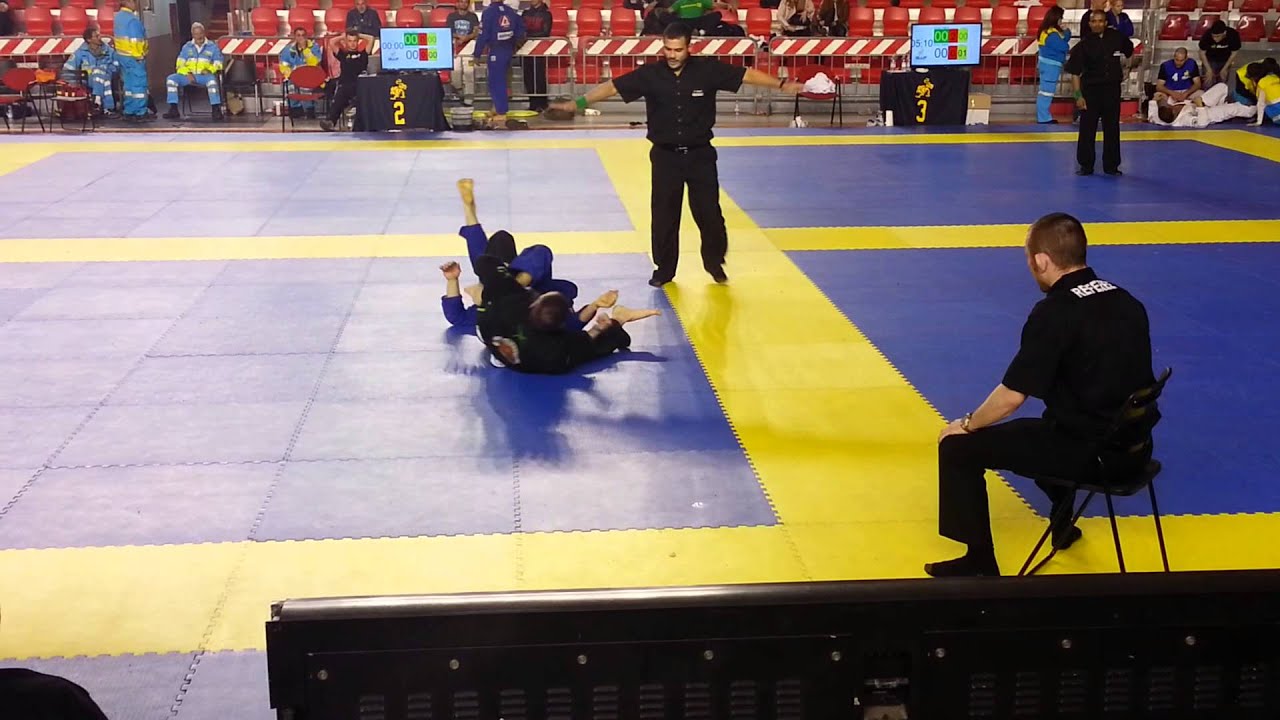 IBJJF Rome Open Brown belt Absolute final 2014 - YouTube