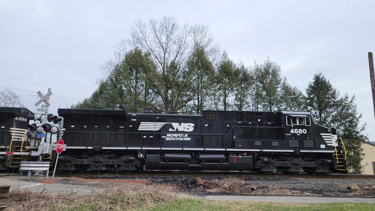 4680 and 4394 N.S. #railway #train - YouTube