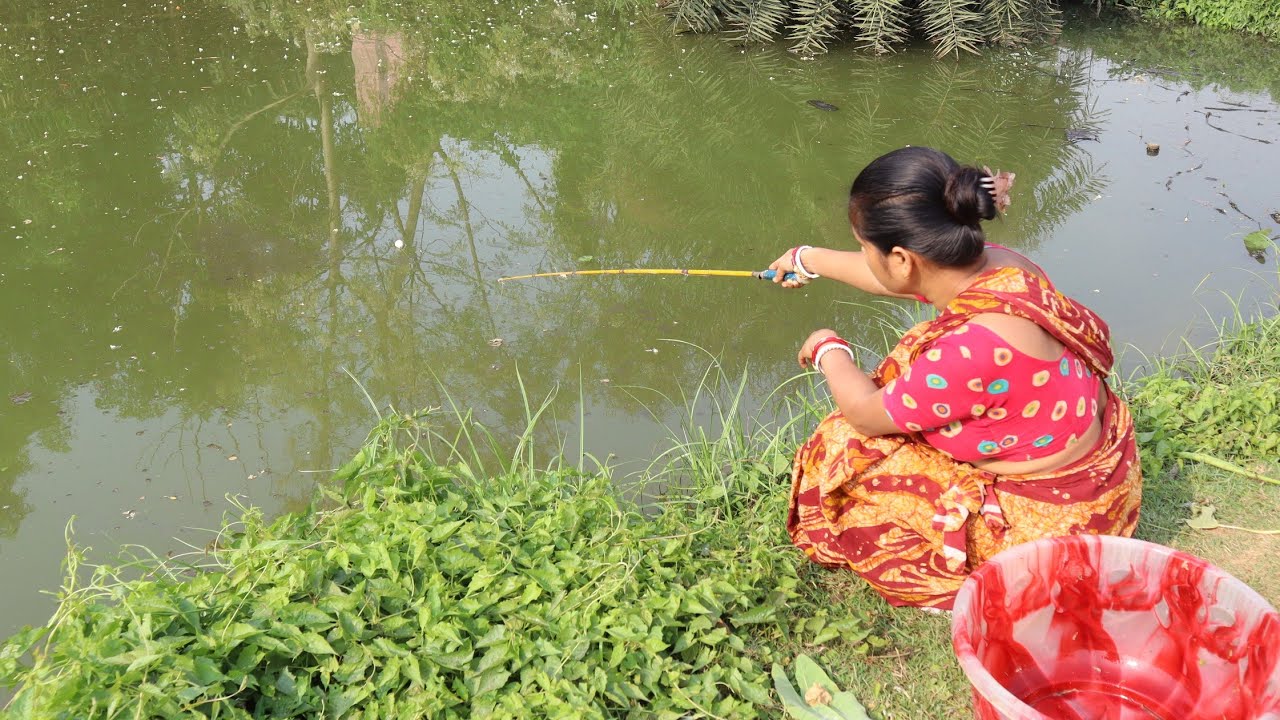 Excellent fishing video 🐠 | The expert young girl fisher fish hunting ...