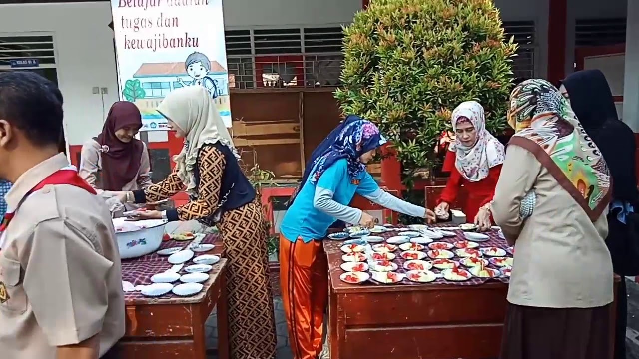 Program Pemberian Makanan Tambahan - YouTube