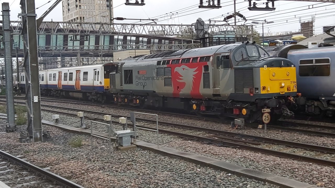Loud thrash! Class 37884 drags class 315s to scrap 29/10/2020 - YouTube