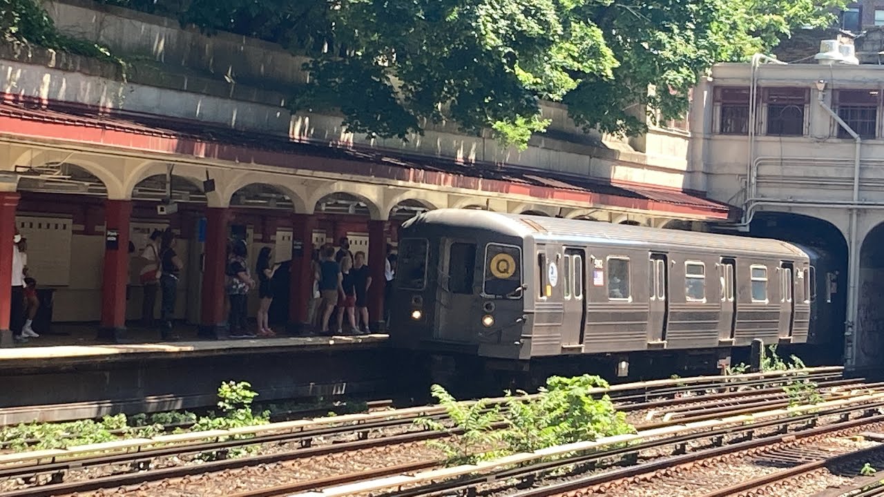 NYC Subway: Manhattan Bound R68A Q Train At Parkside Avenue - YouTube