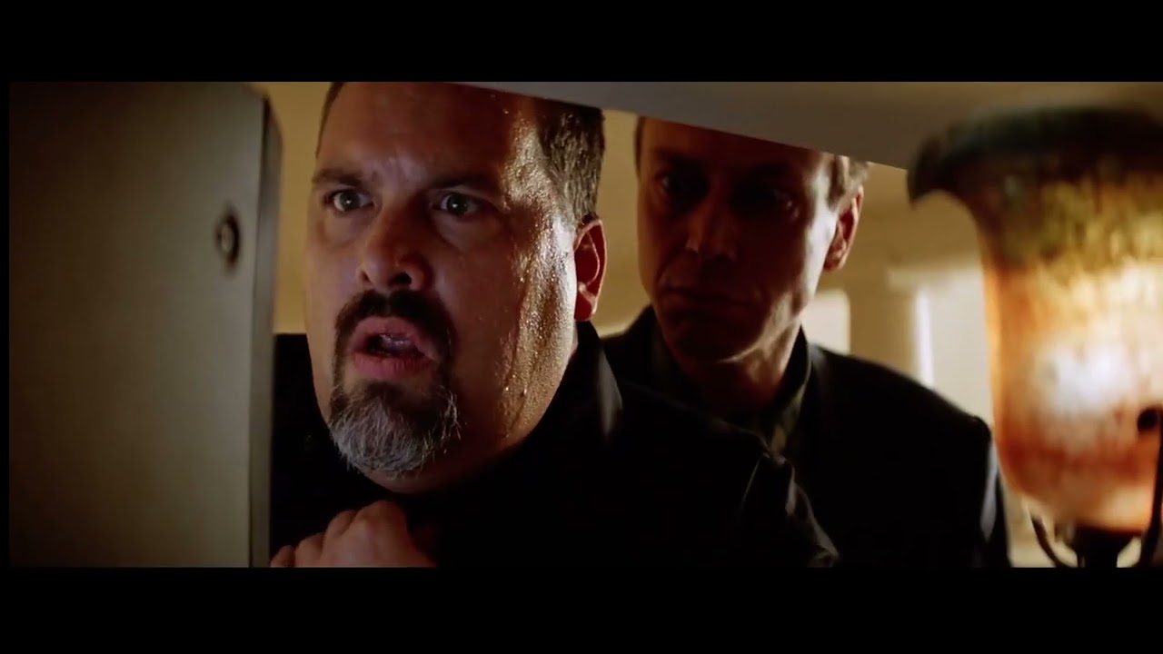 Leon 1994 full opening scene - YouTube