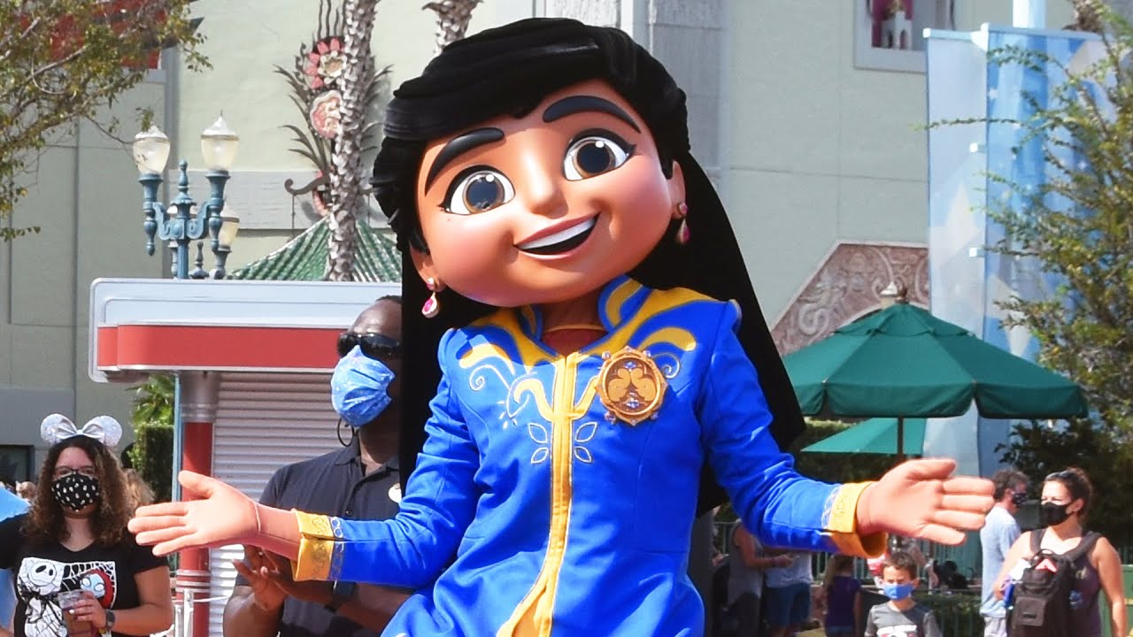 Mira, Royal Detective Debuts in Disney Junior Stars Motorcade at Disney ...