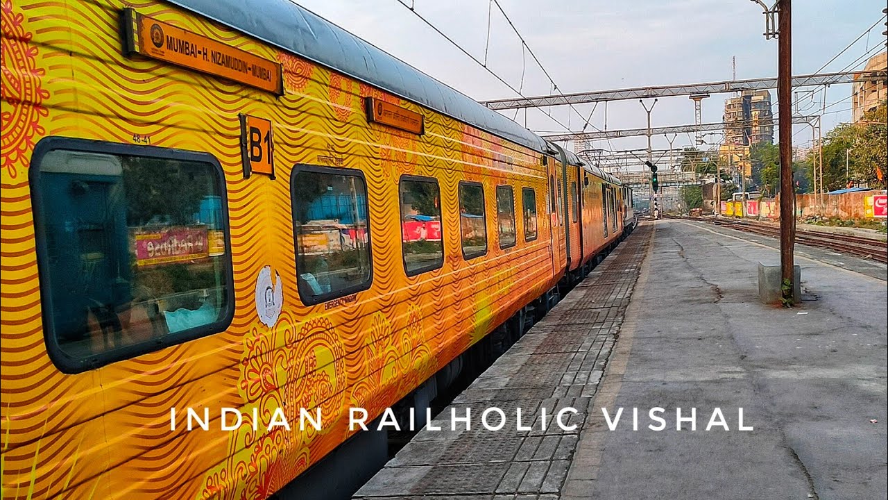 12953 Departure of Mango 🥭 Livery August Kranti Tejas Rajdhani Express ...