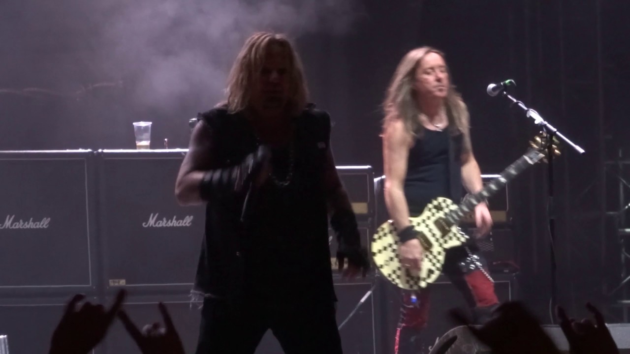 Vince Neil - Live Wire - Live at the Masters of Rock 2017 - YouTube
