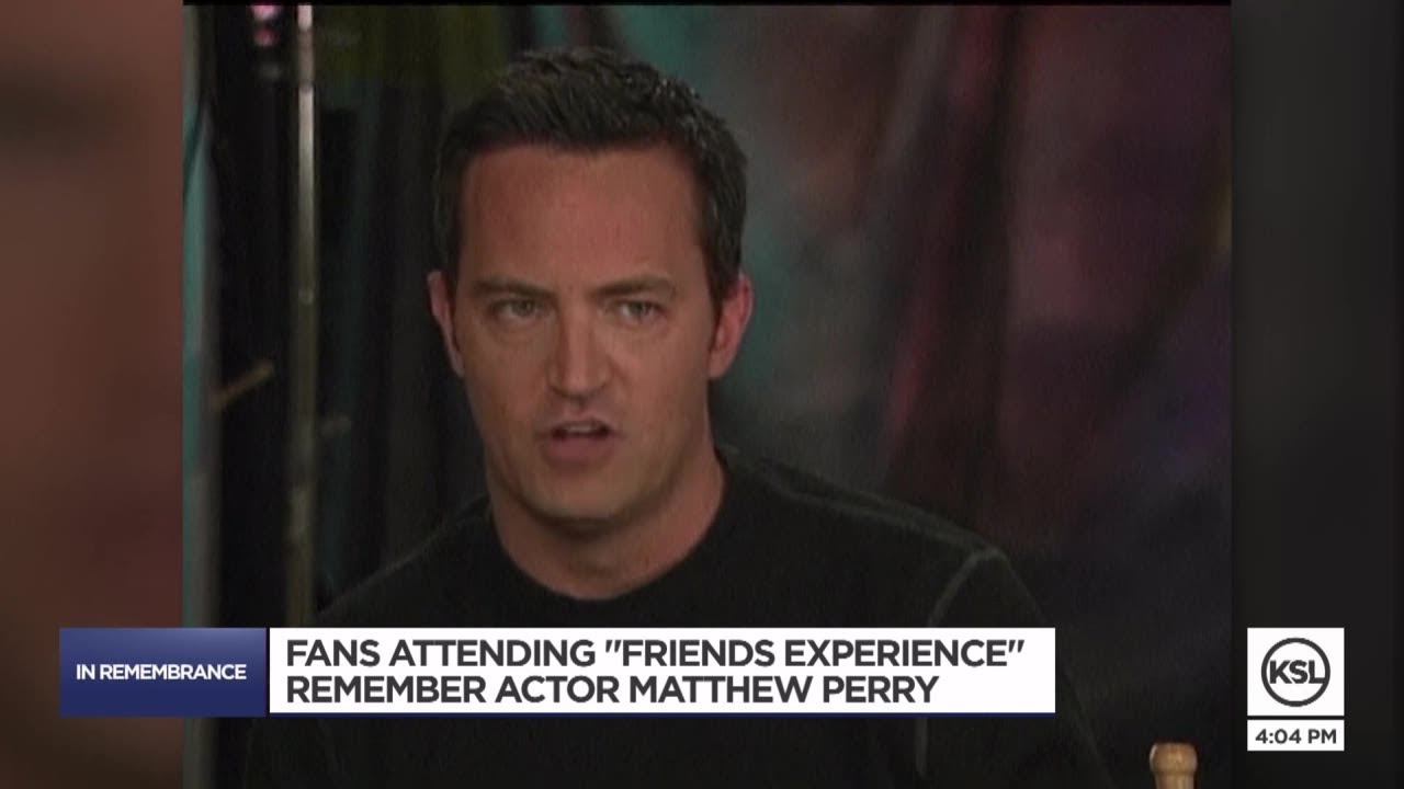 Fans of ‘Friends’ sitcom remember actor Matthew Perry - YouTube