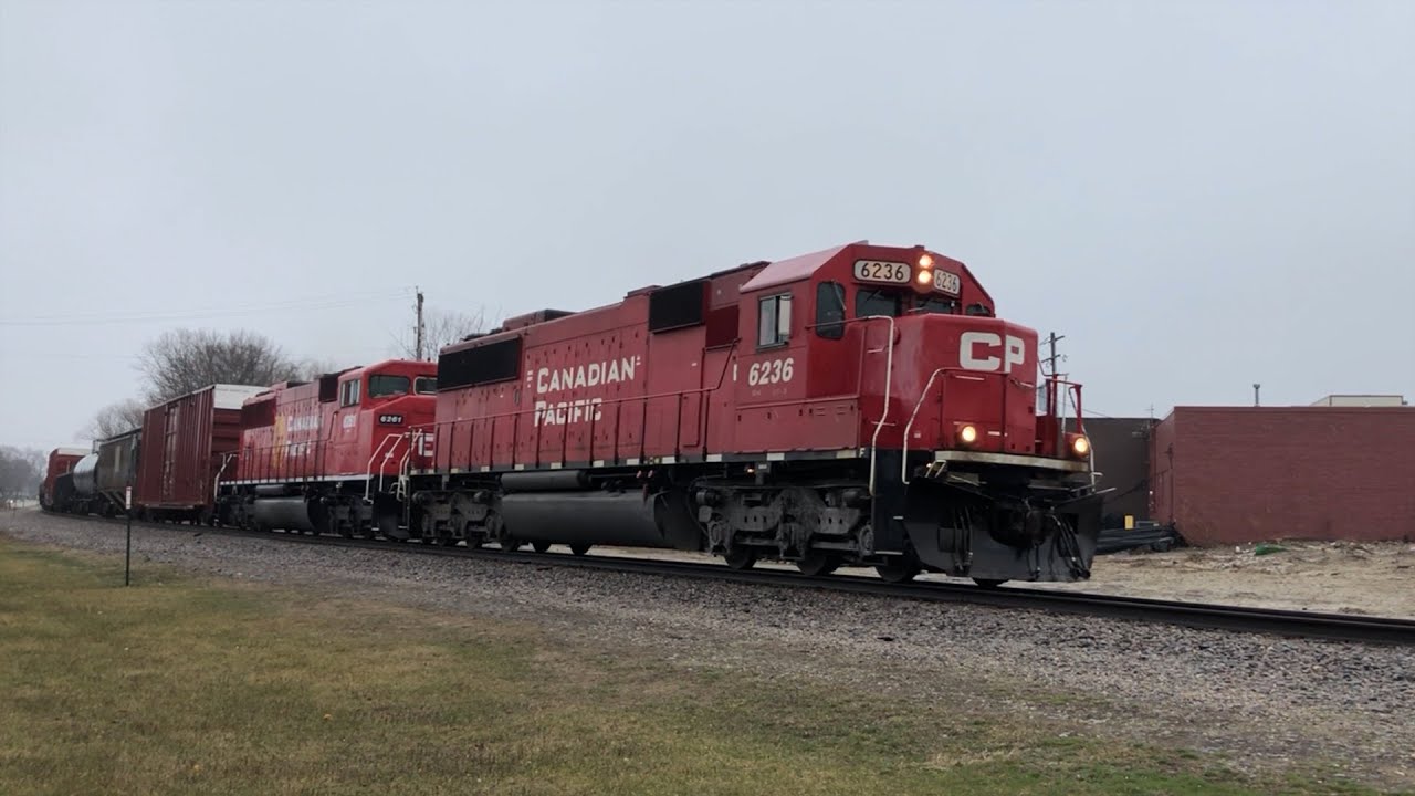 CP SD60 and SD60M Lead a Manifest with Great P3 - YouTube