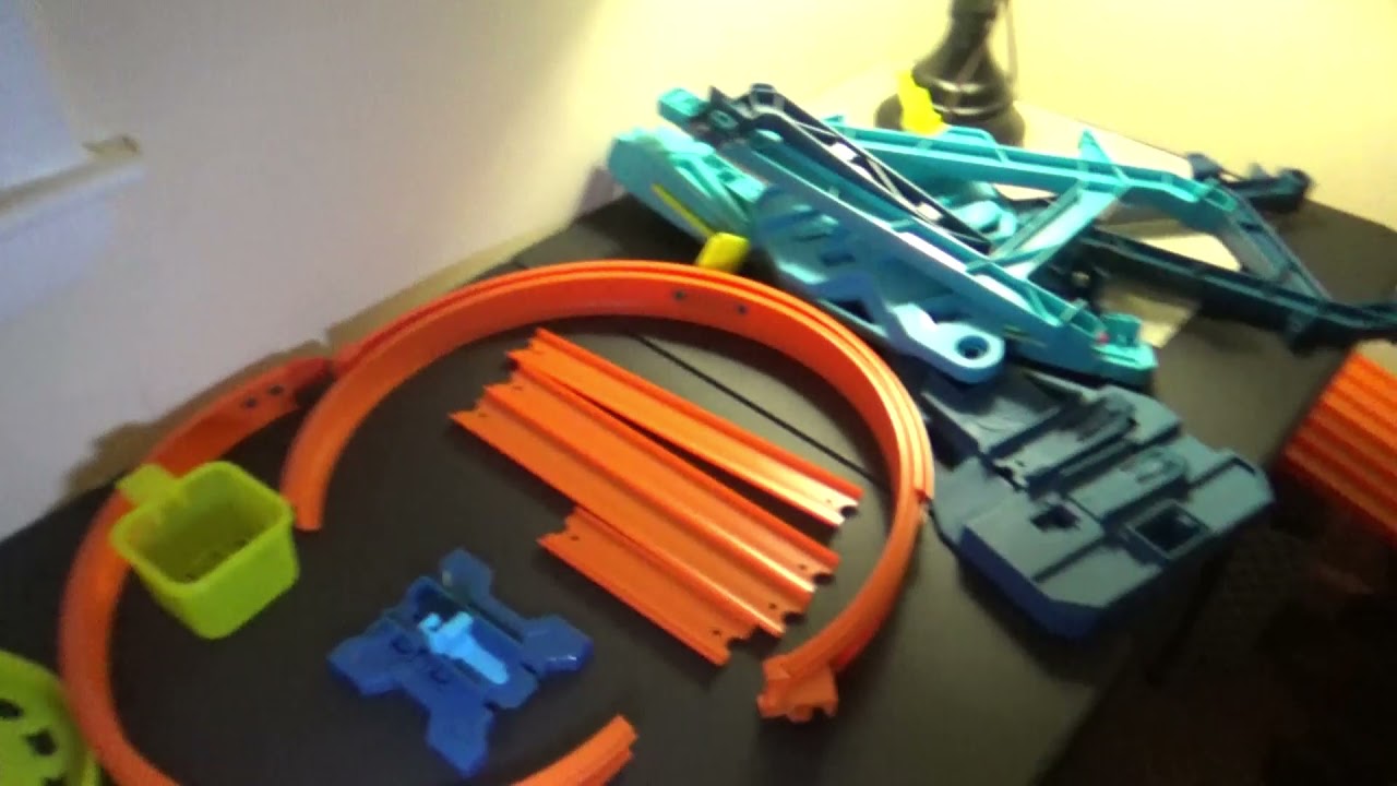 The Brand NEW Hot wheels track builder unlimited Infinity Loop kit ...