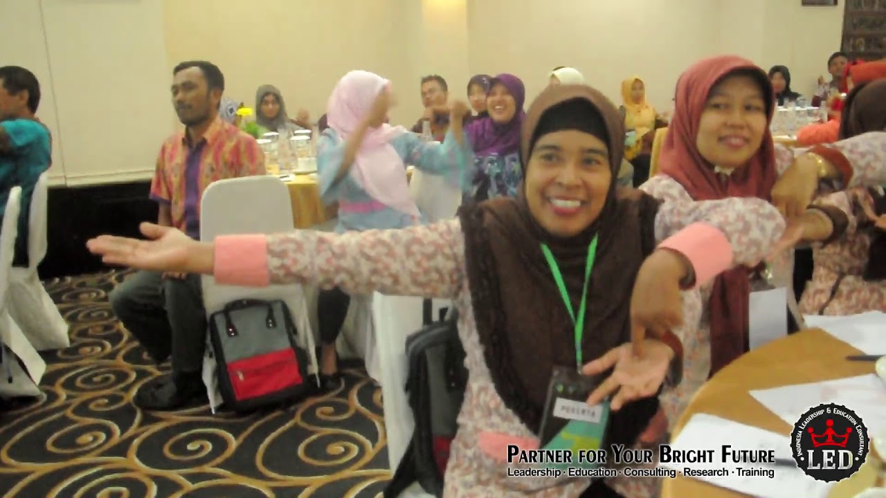 Dinas Kesehatan Kab. Sampang bersama Dr. Umi Dayati, M.Pd. - YouTube