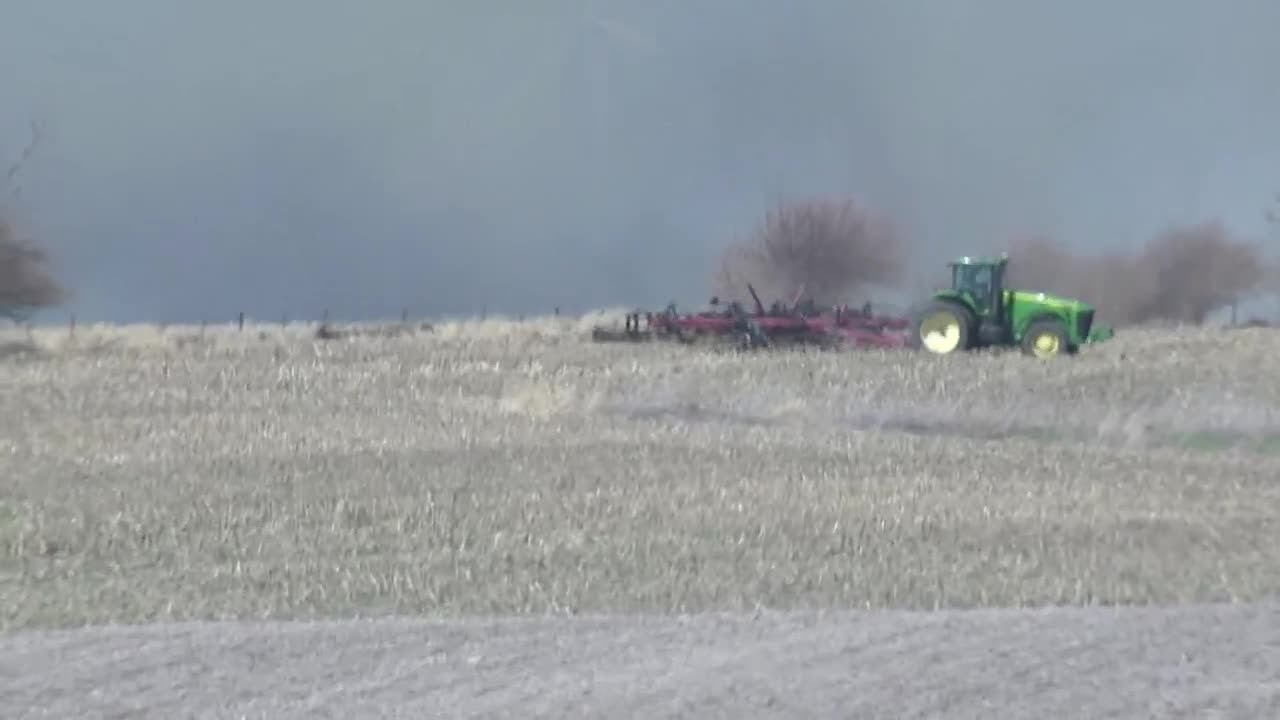 RAW VIDEO: Farmers use plows to slow spread of wildfire in Adair County ...