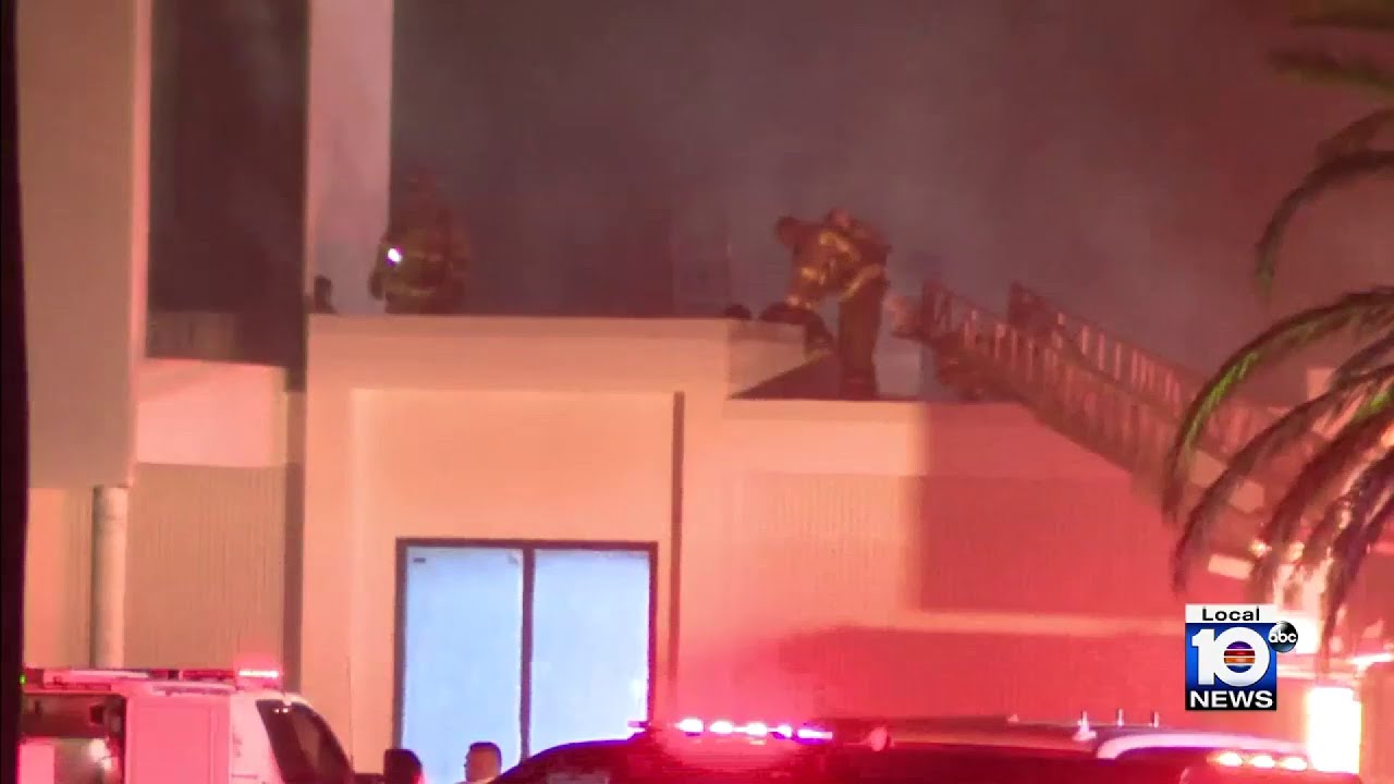 Fire breaks out inside unoccupied home in Southwest Ranches - YouTube