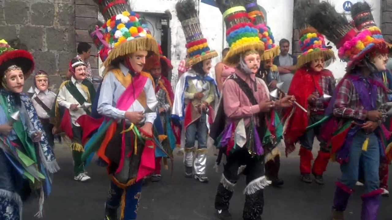 Macho Raton/El Güegüense in the Streets of Diriamba (1/26/2013) - YouTube