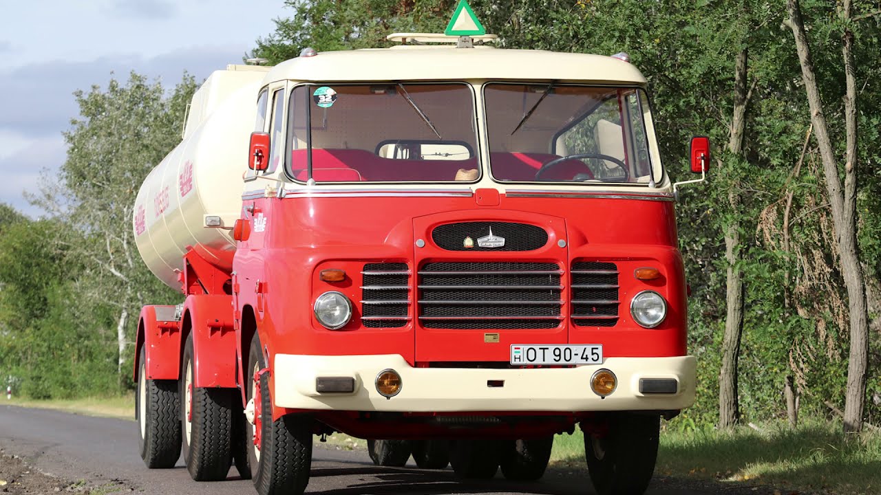 Bemutató: Csepel D-705.43 típusú nyergesvontató P047 típusú üzemanyagszállító félpótkocsival ...