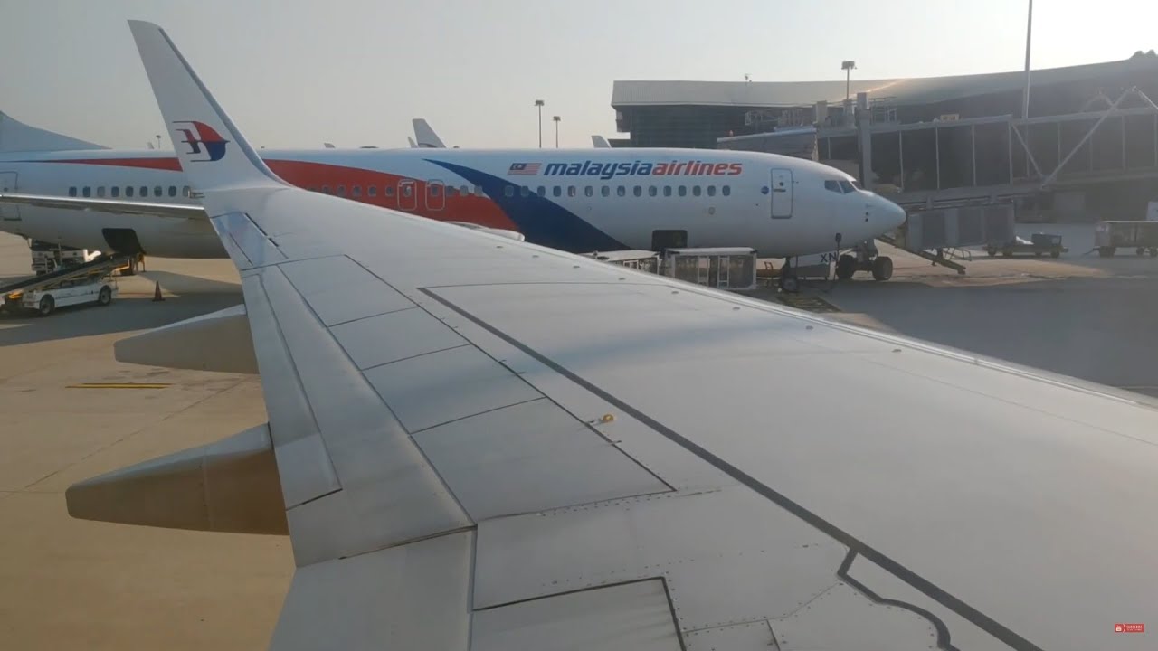 Malaysia Airlines Boeing 737 MH780 Takeoff from Kuala Lumpur Airport ...
