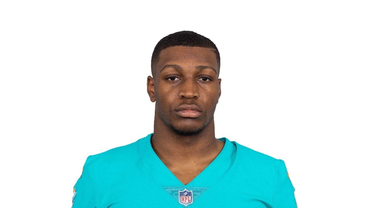 Miami Dolphins linebacker Channing Tindall vs. Philadelphia Eagles ...
