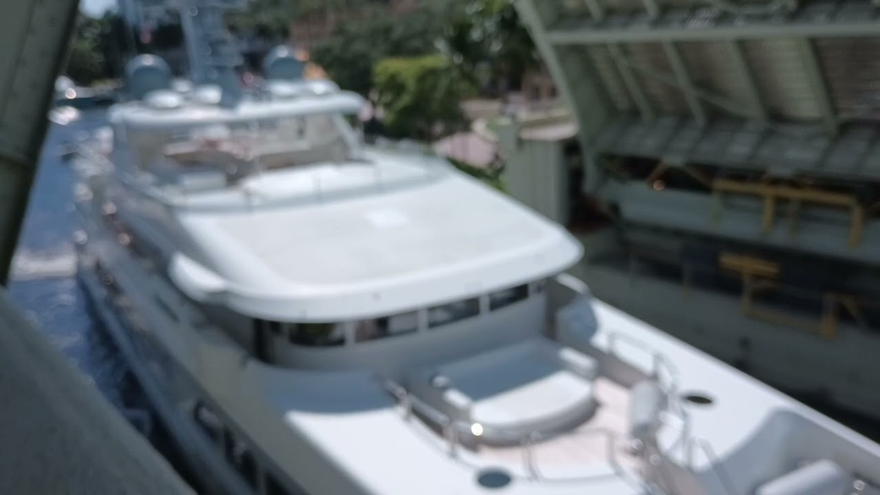 Motor Yacht Endless Summer - YouTube