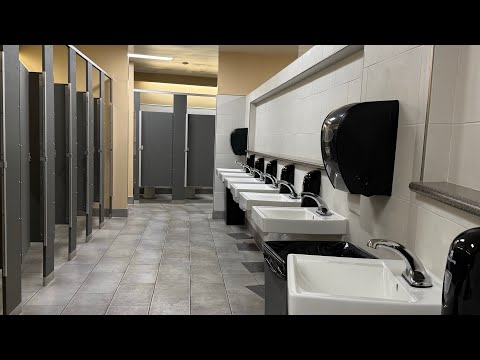Women’s  Restroom Tour | American Standard Madera Toilet Flush | Blaisdell Arena, Honolulu, Hawaii