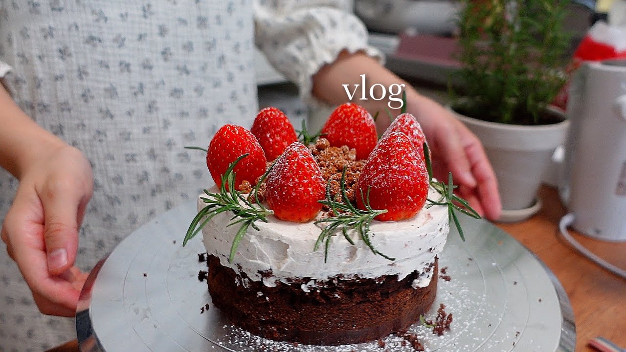 Eng Vlog 크리스마스케이크🍰 만들고 집코바 만들어먹는 직장인 자취일상 브이로그 딸기갸또쇼콜라🍓 크래미계란 주먹밥