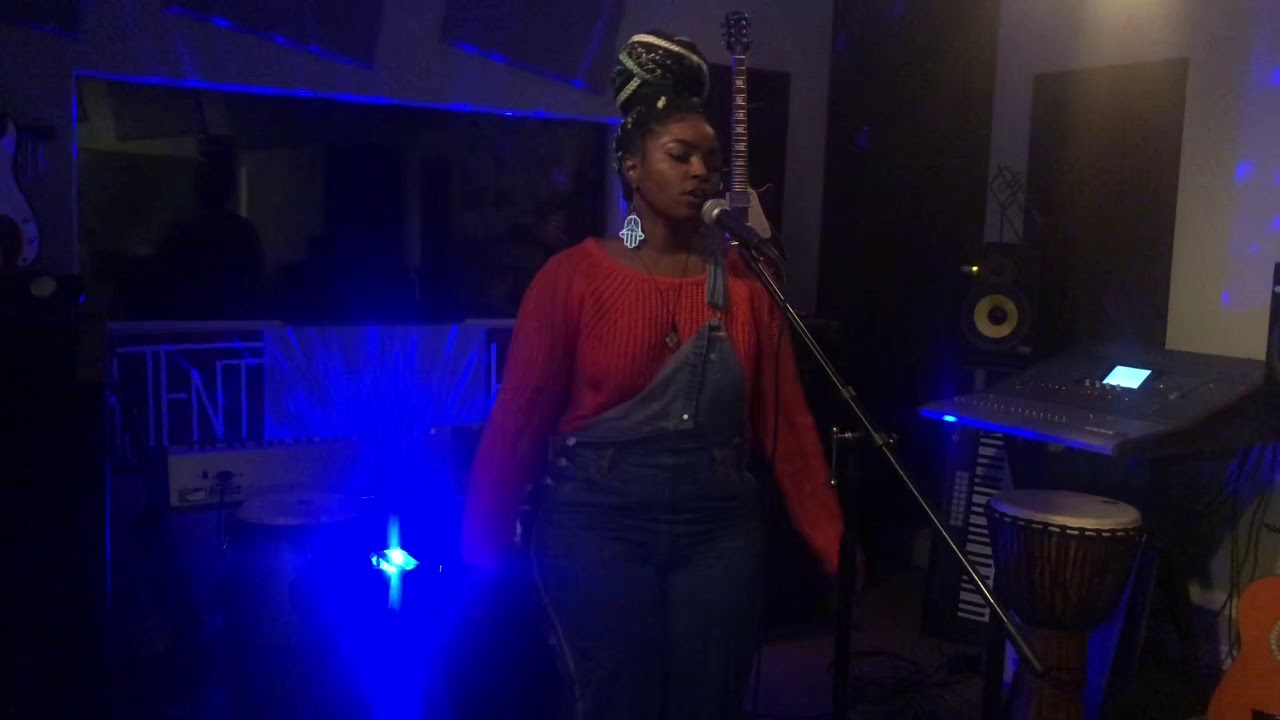 Leecee - Mine (Acoustic) - YouTube