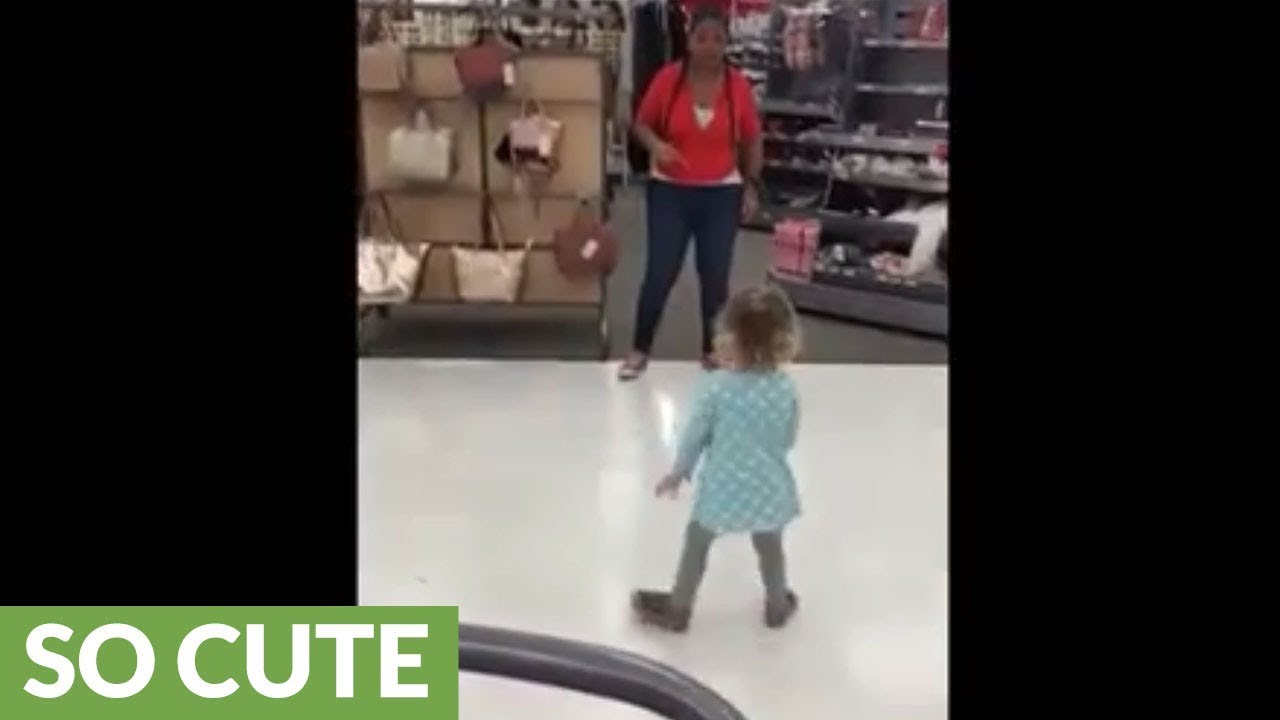 Target employee has impromptu dance party with toddler - YouTube