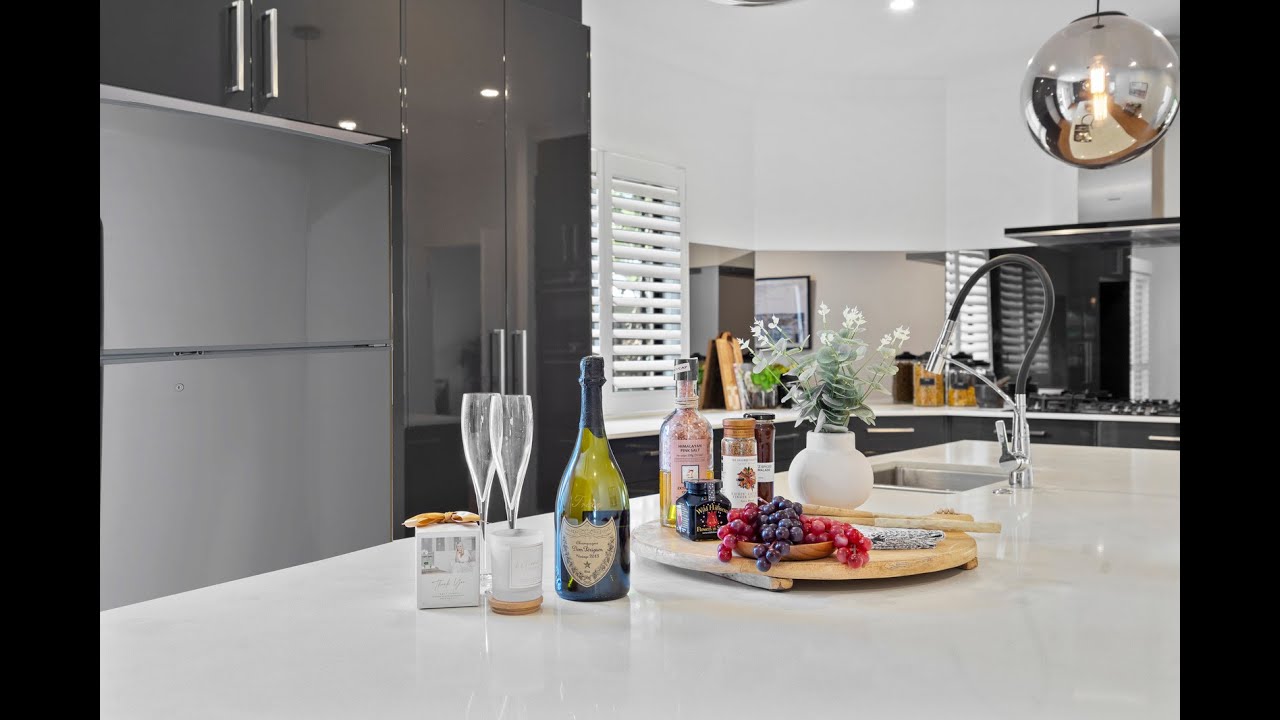 Tracy Tomars proudly presents 101/19 Santa Barbara, Hope Island - YouTube