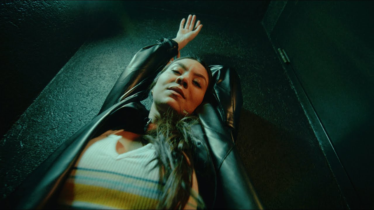 How To Make A Cinematic Alleyway Scene // 5 Minute Friday - YouTube