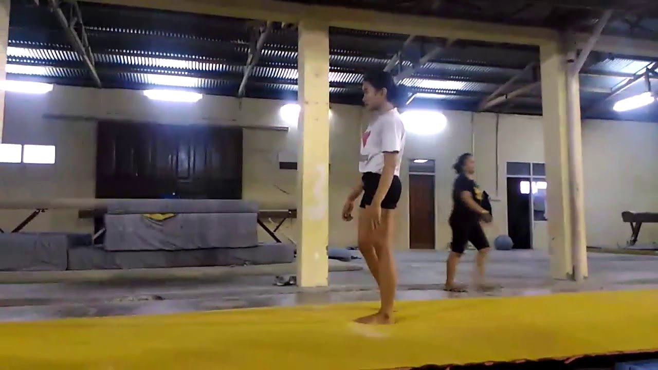 Floor : Salto Twist 1 1/2 | gymnastics Training - YouTube