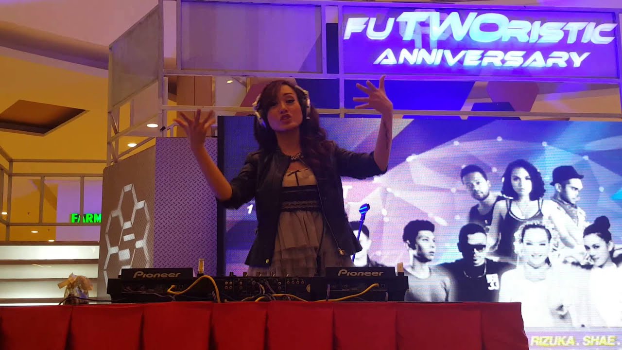 DJ Rizuka @Grand Galaksi Park - YouTube