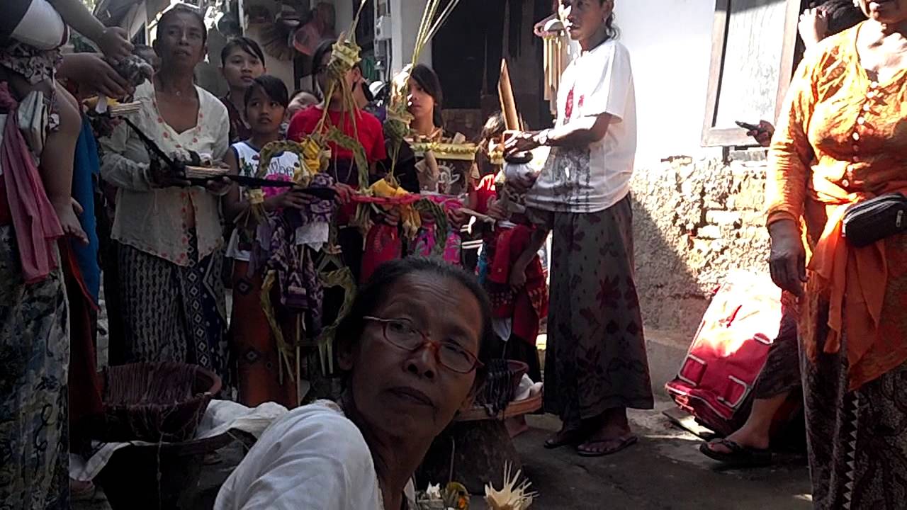 Upacara 3 Bulanan Adat Bali - YouTube