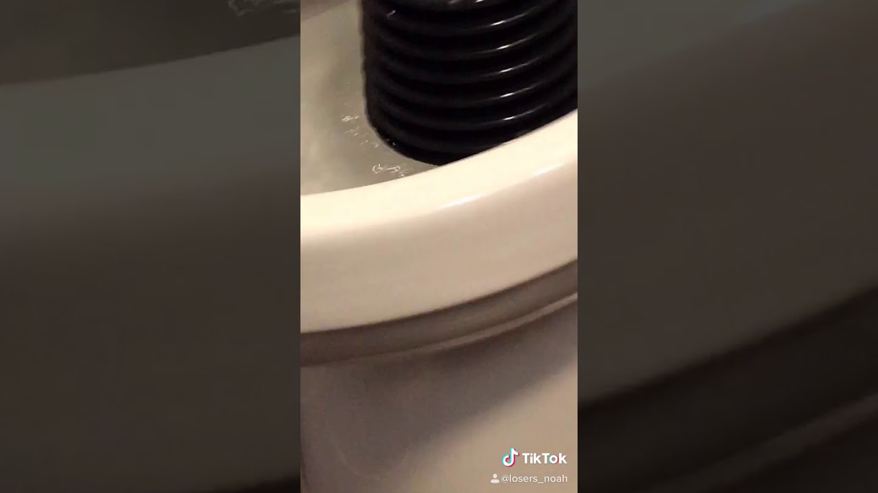 A very nice toilet vid - YouTube