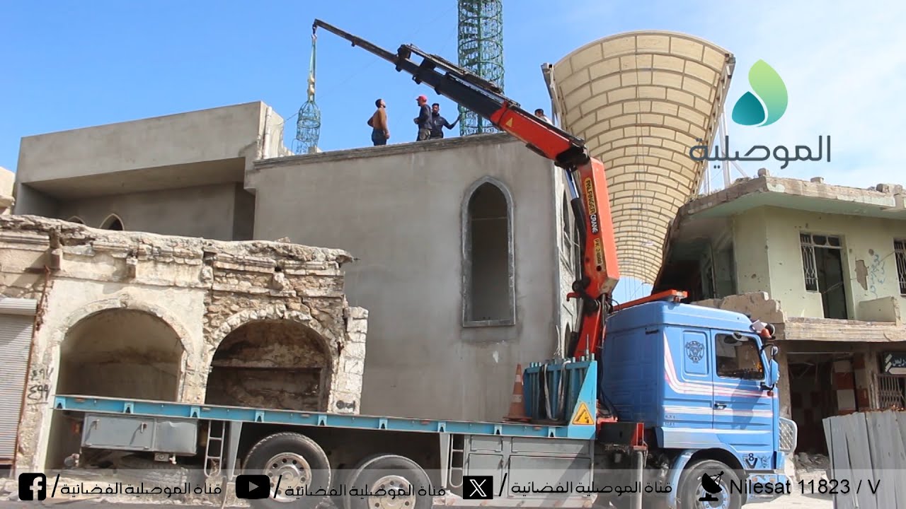 نصب المنارة الأثرية لجامع عباس بن مرداس السلمي في شارع النجفي بالموصل