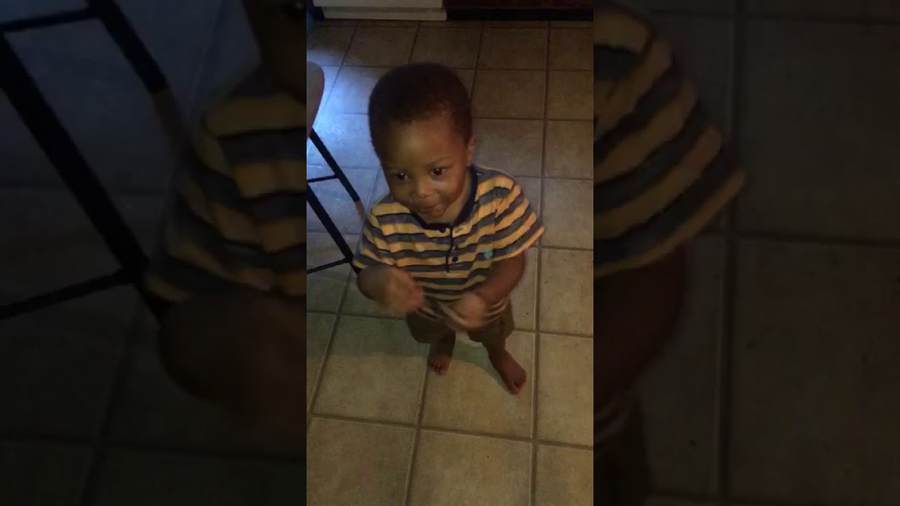 Baby dancing African music - YouTube