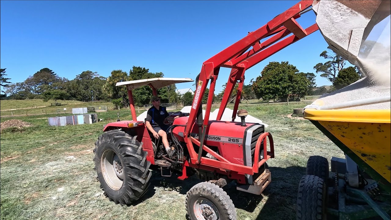 Lime Time, Time to spread 70 Tonne - YouTube