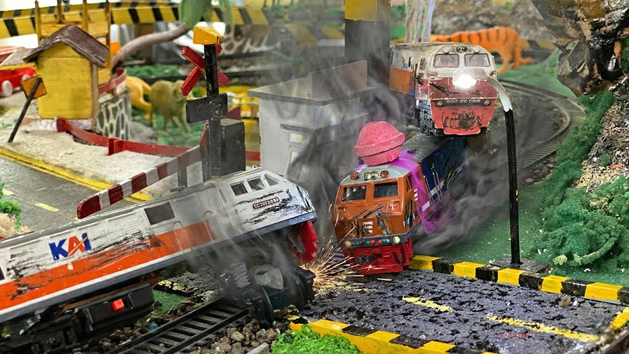 Drama Kereta Api RC Miniatur CC203 Anjlok Menabrak Kereta CC206 Putih ...