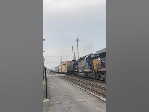 CSX SD40-2 8181 Former L&N trails on a WB CSX Manifest in Nappanee Indiana - YouTube