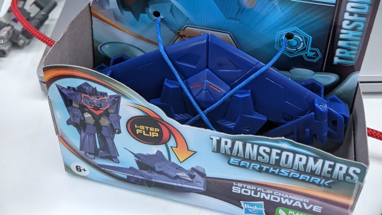 transformers Earth spark soundwave one step changer review - YouTube