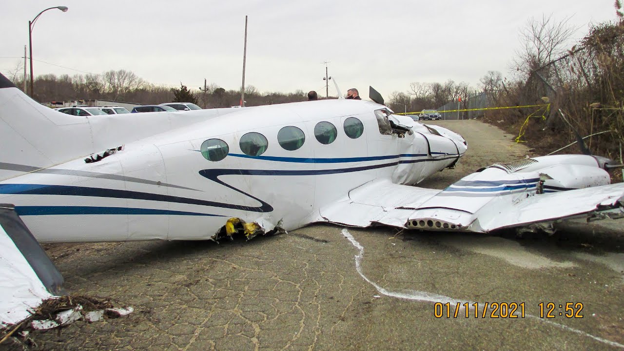 Cessna 421 Golden Eagle Crashes into Landfill - YouTube