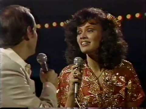 Marilyn McCoo The Hungry Years with Neil Sedaka on Solid Gold 1981 ...