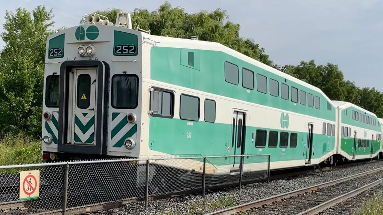 Old cab car Go 252 & Go 632 Burlington Go Station August 03 2022 - YouTube