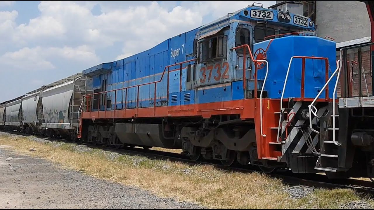 Awesome MIXED TRAIN of FXE N° 4677 ES44AC, Ex FNM 3732 C30-S7R & DPU Mid FSRR 4401 AC4400CW Ags ...