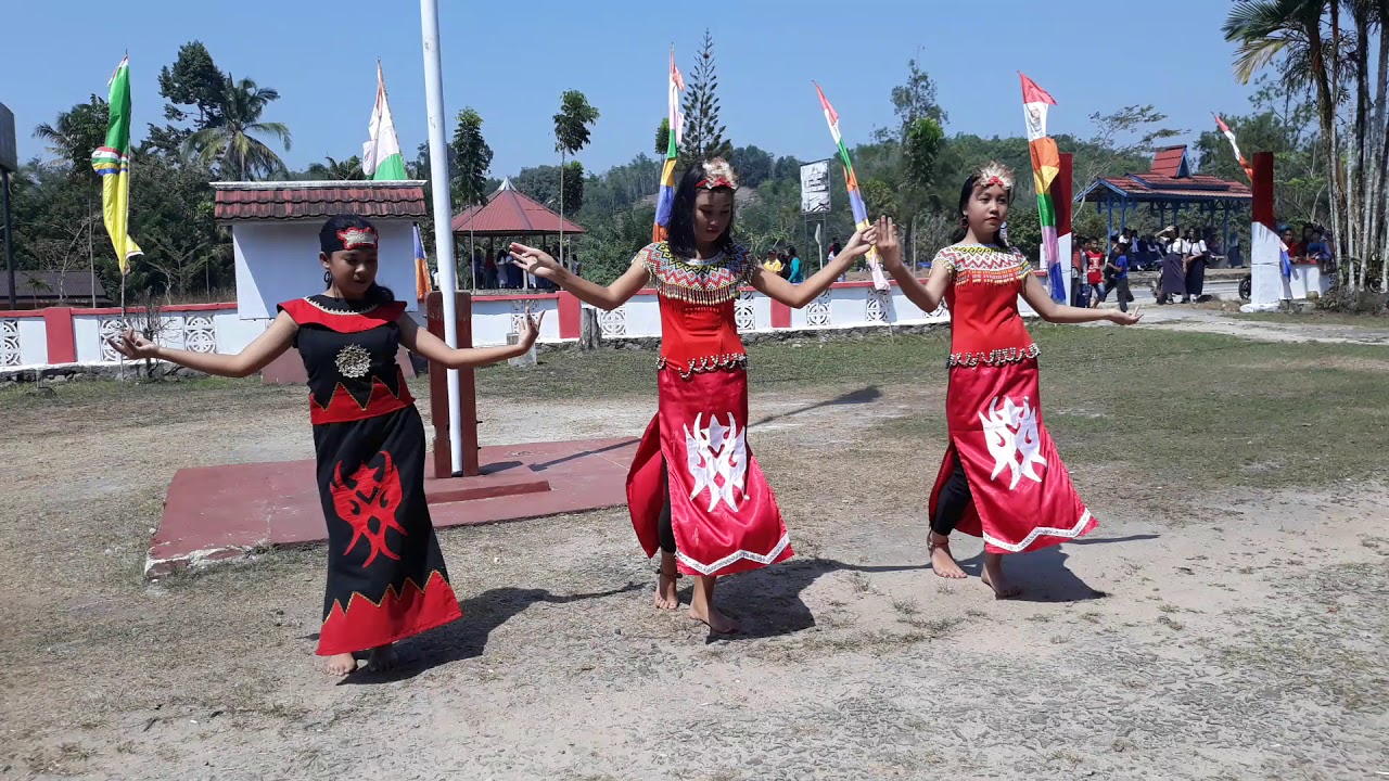 Tari Monong atau Tari Manang atau Tari Balian dari SMA N 1 MANDOR KAB ...
